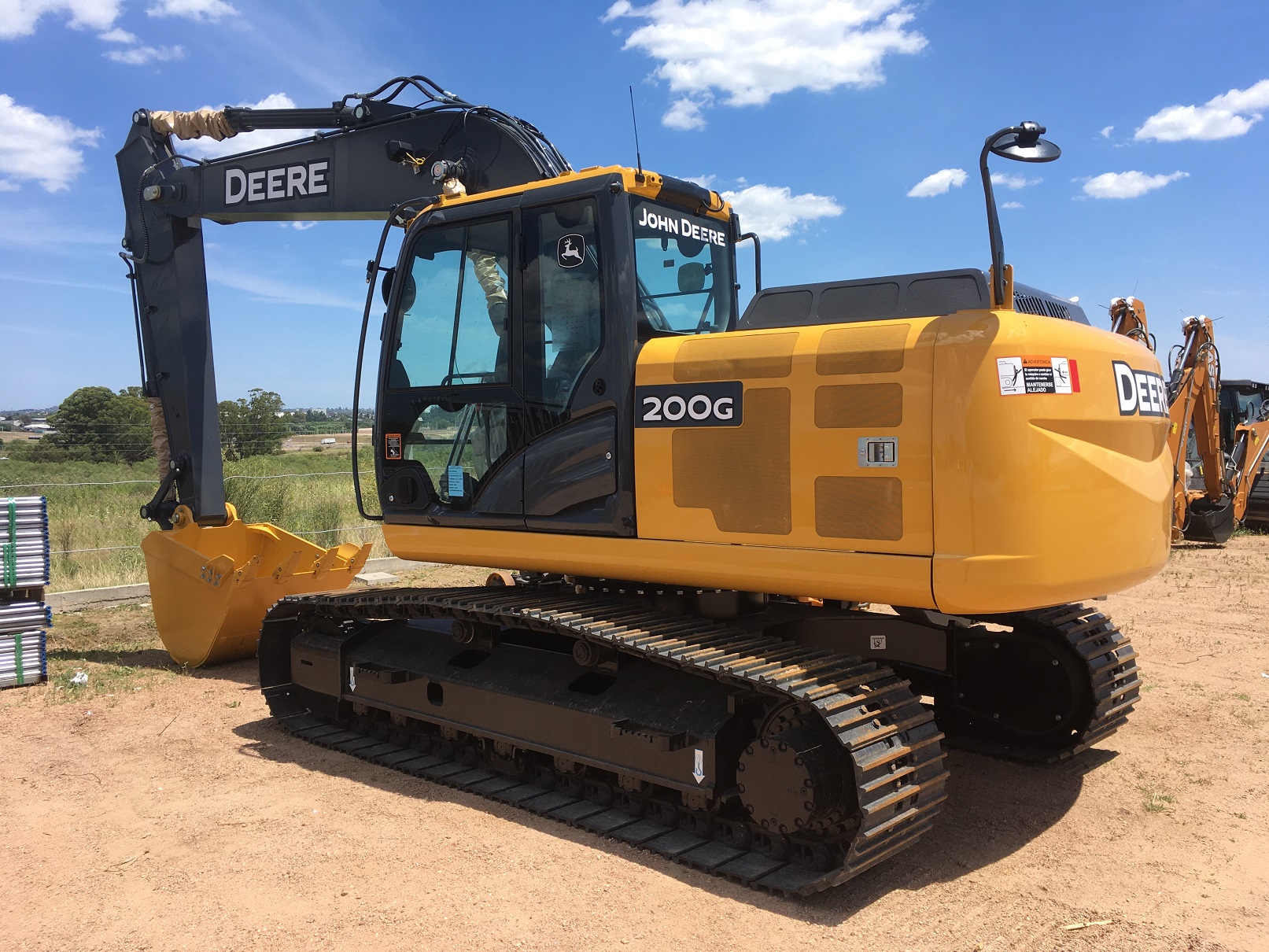 NUEVA EXCAVADORA 20 TONELADAS JOHN DEERE MODELO 200G | Interagrovial S.A.